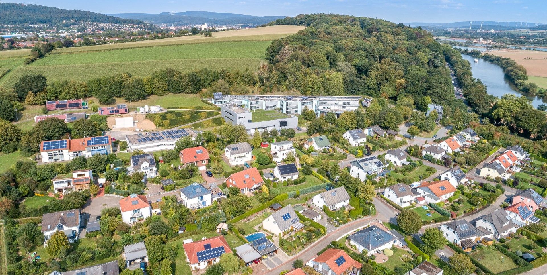 ISFH koppelt Photovoltaik und Windkraft mit Speichern und Wärmepumpen ...