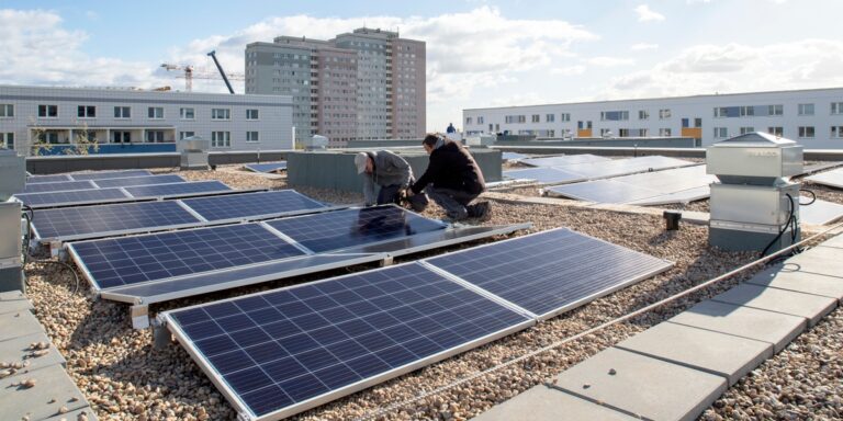 Berliner Wohnungsbaugesellschaft Howoge will Photovoltaik-Anlagen mit ...