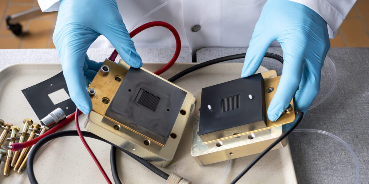 Empa-Forscher will Hybrid aus Flow- und Lithium-Ionen-Batterie ...
